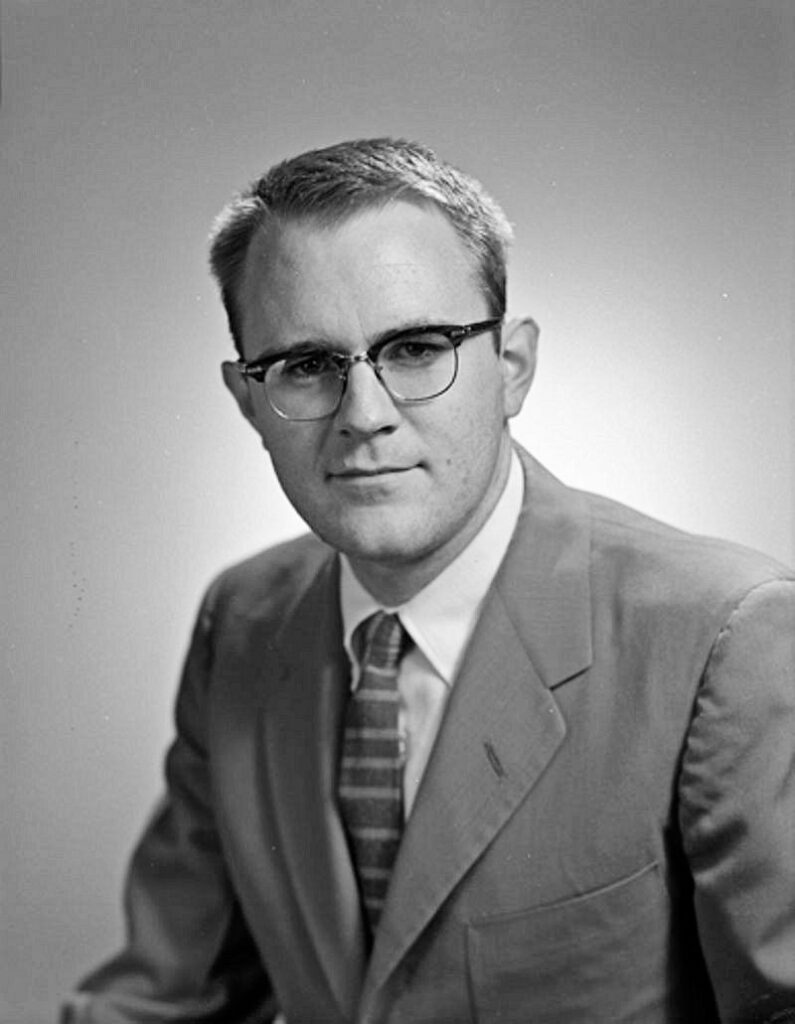 Gordon Bell, 1934-2024: Grandmaster of Computer Architecture, Wizard of ...