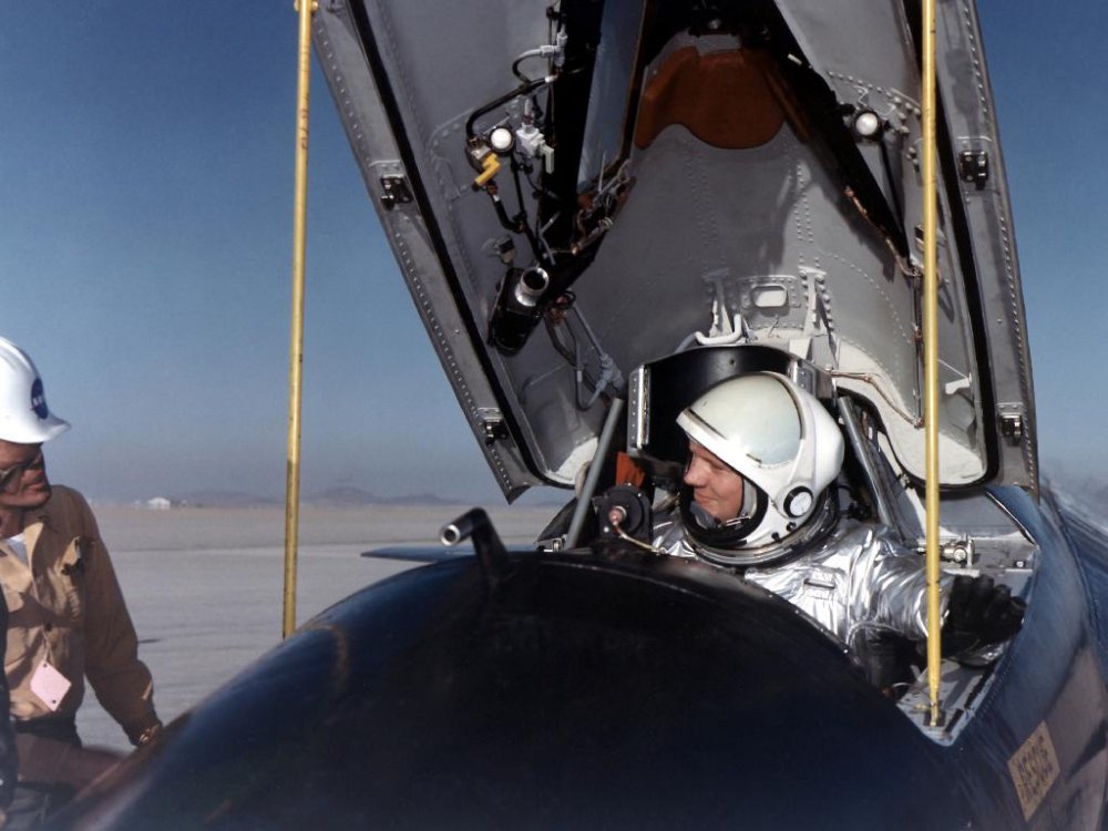 The aircraft and spacecraft of Neil Armstrong’s career – EEJournal